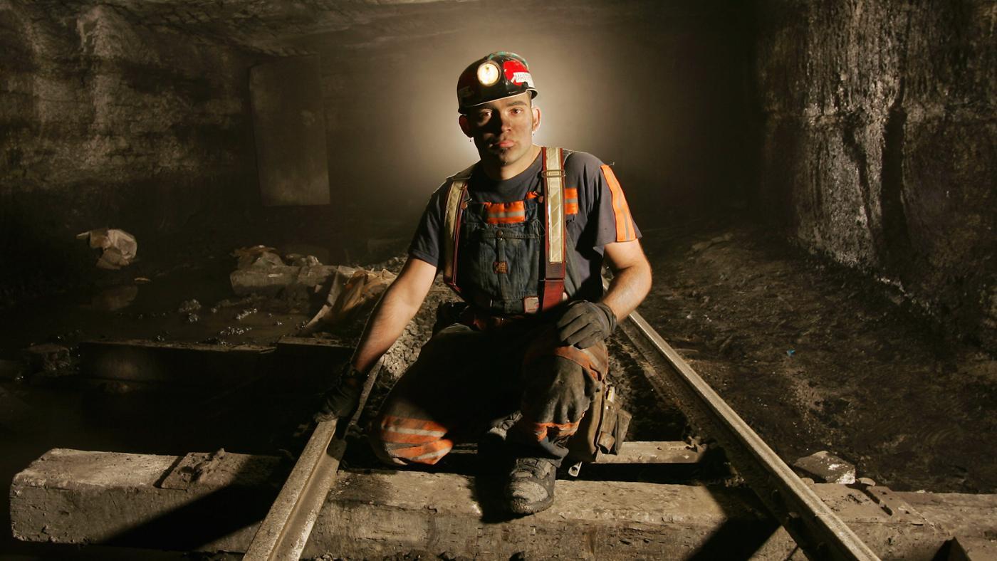 What Are the Advantages and Disadvantages of Mining?