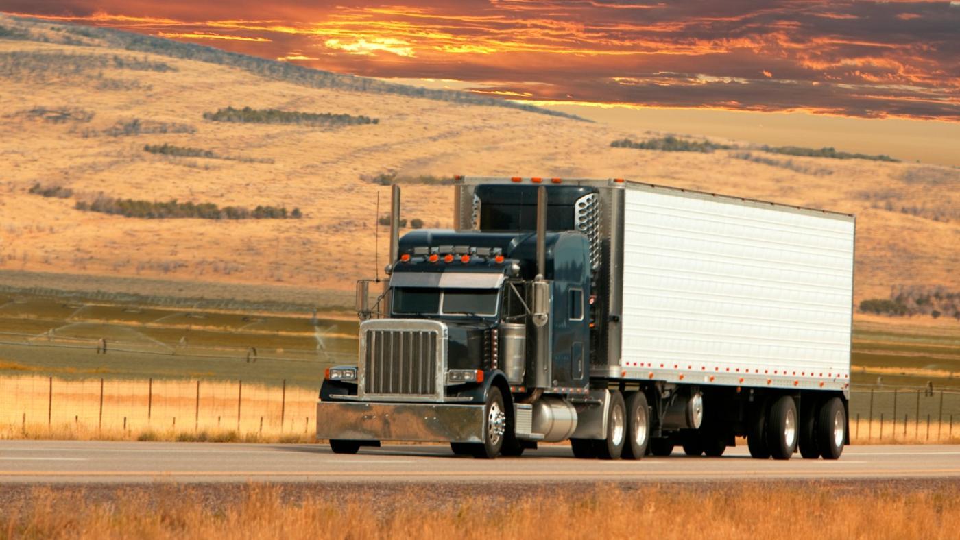 What Are the Standard Dimensions of an 18-Wheeler Trailer?