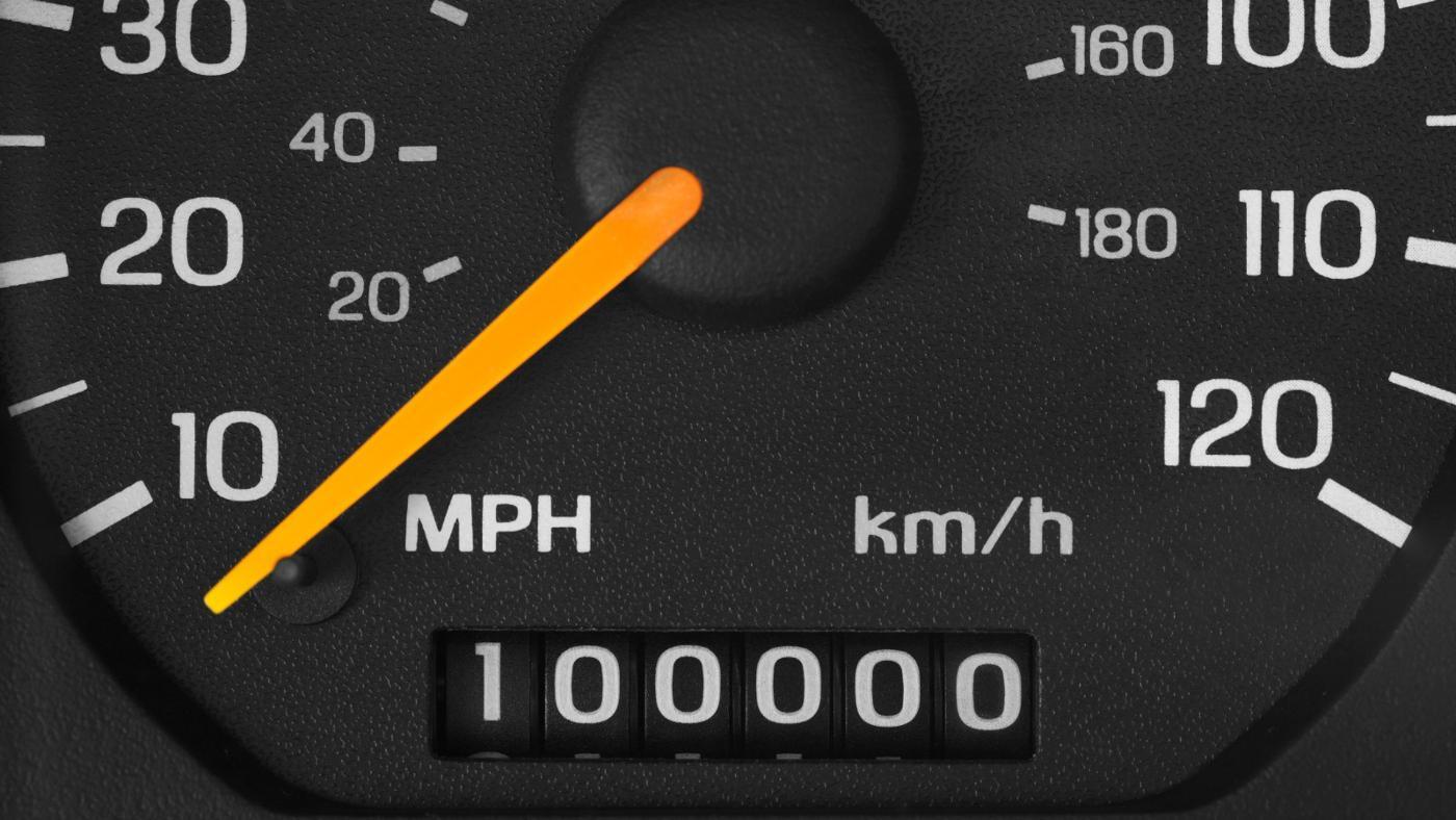 What's the Difference Between Kph and Mph?