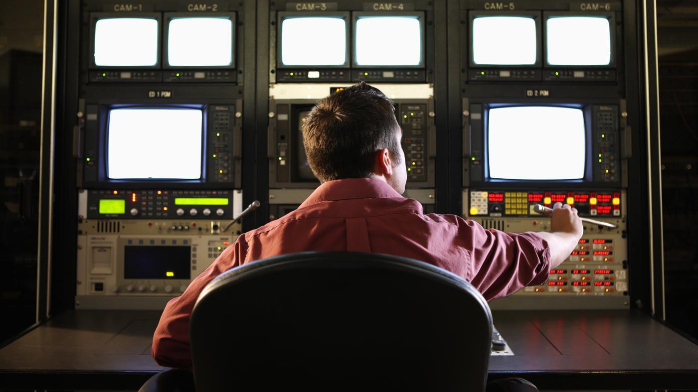 What Are the Positive and Negative Effects of Mass Media?