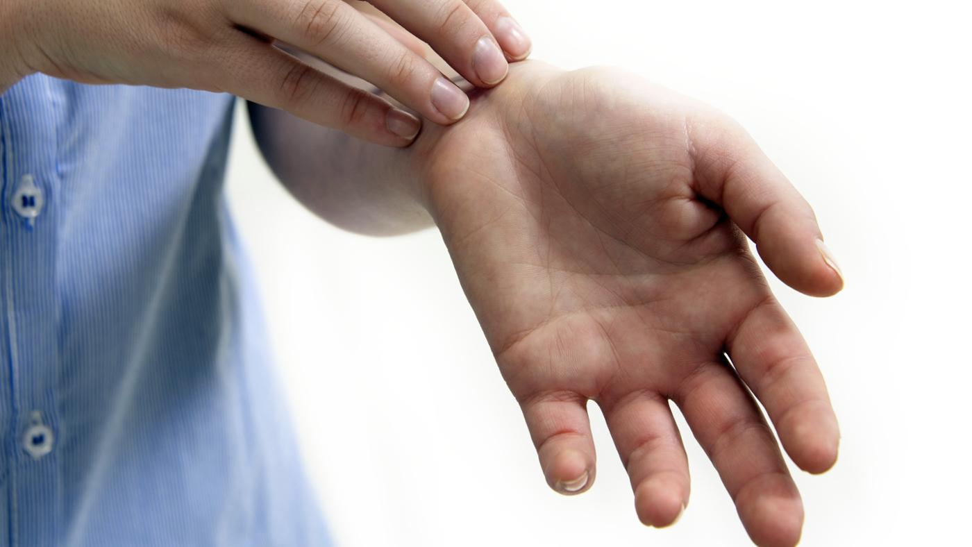 What Does It Mean When Your Left Hand Itches?