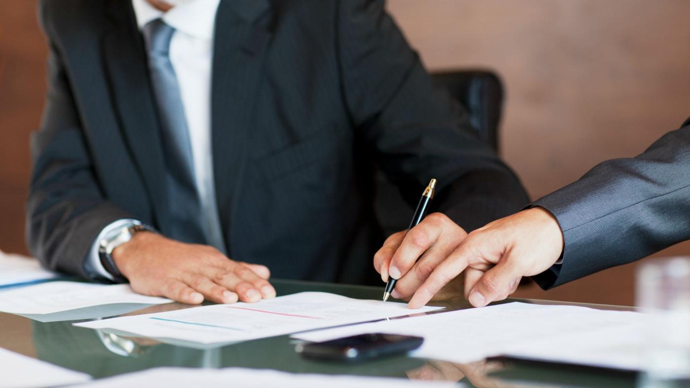 How Do You Format a Business Letter With Two Signatures?