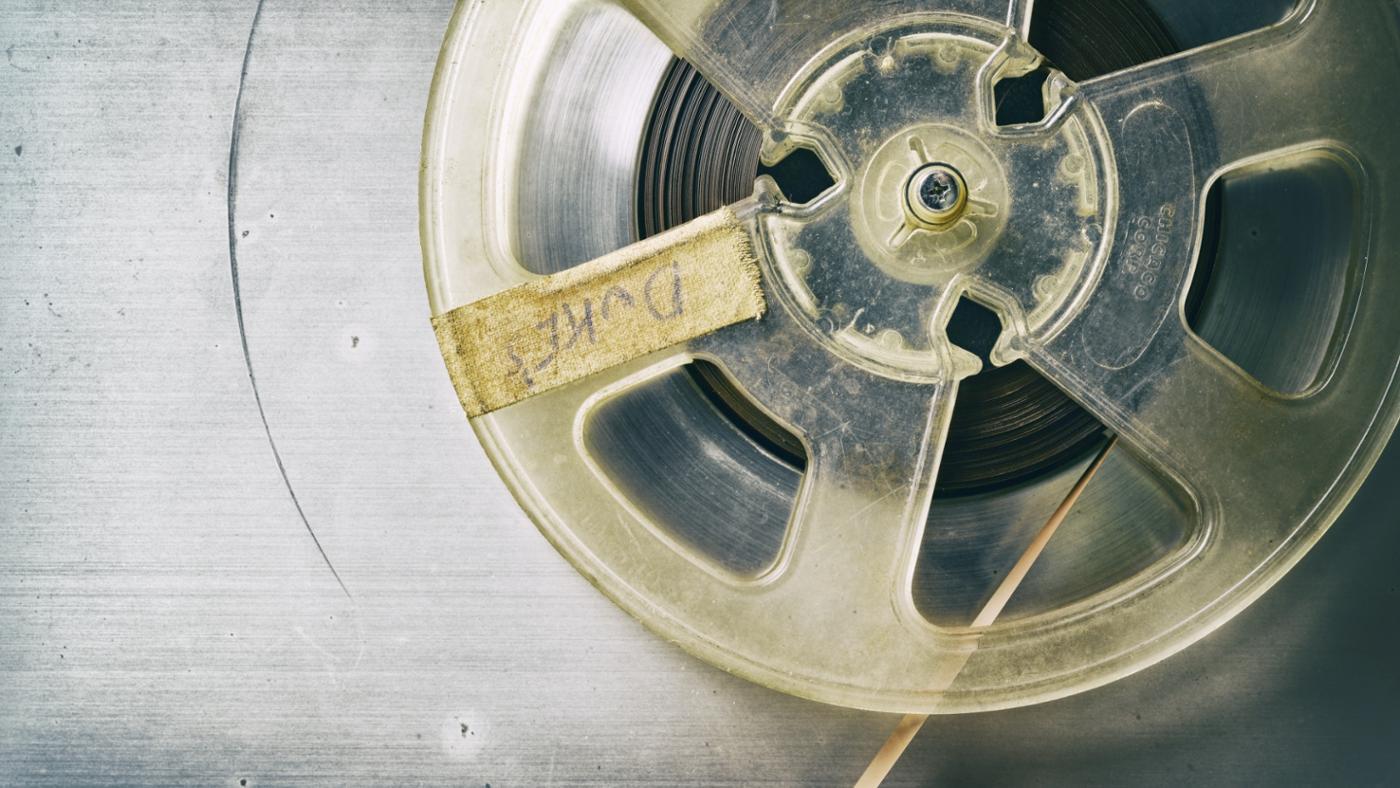 What Are Some of the Advantages and Disadvantages of Magnetic Tape?