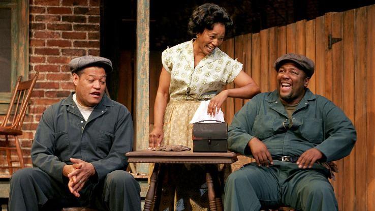 What Characteristics Distinguish Modern Drama From Traditional Drama?