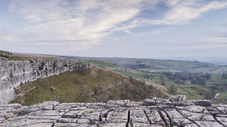 What Is a Horizon Line in Art?