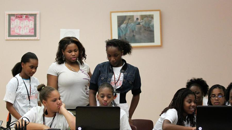 How Do Computers Help People?