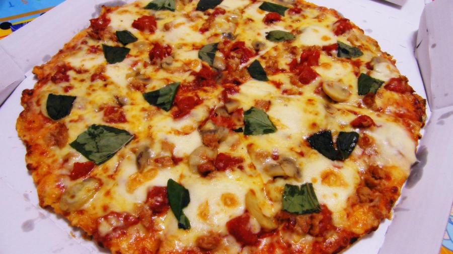 How Many Slices Are in an Extra-Large Pizza From Domino's?